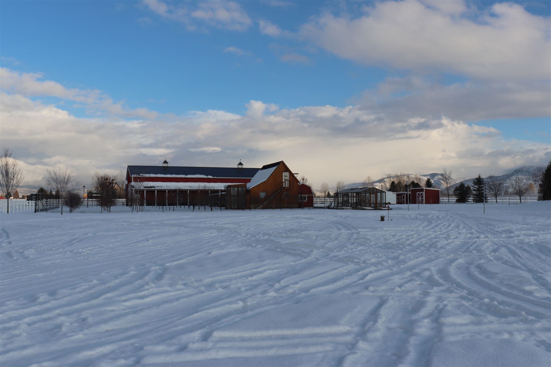 Locations Hub - The Summerhouse Farms