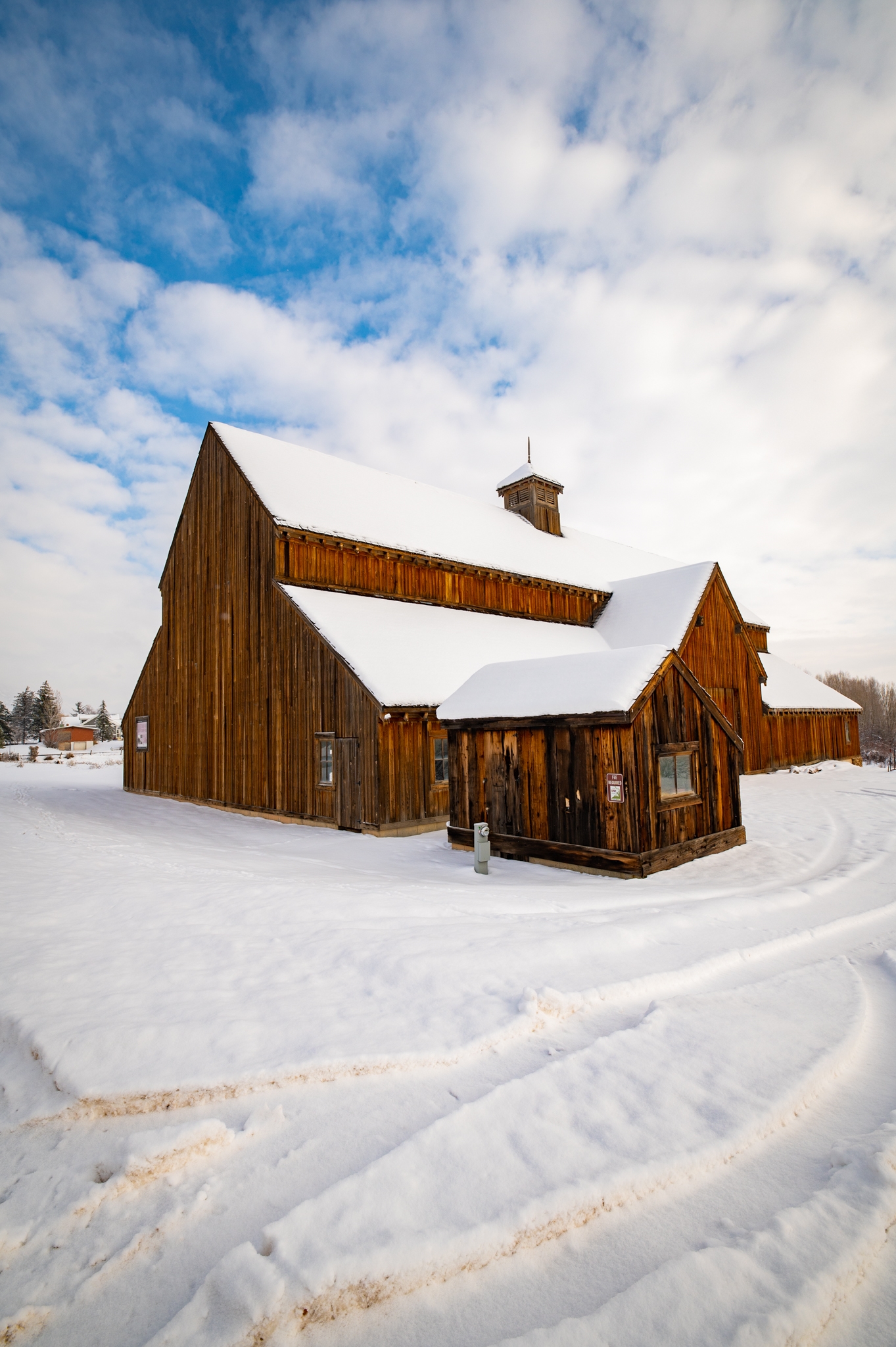 Locations Hub - Historic Tate Barn