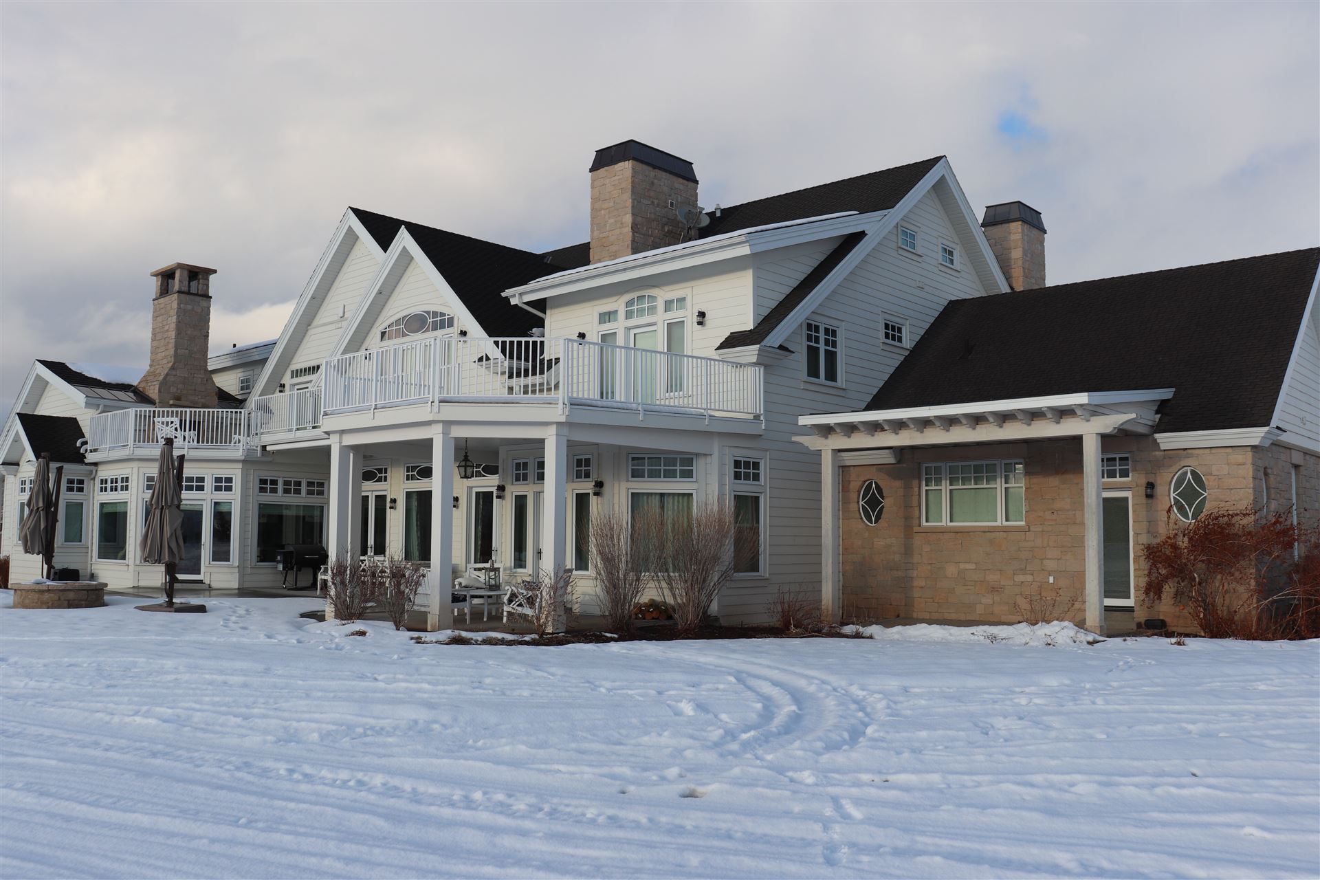 Locations Hub - The Summerhouse Farms